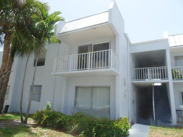 411 Executive Center Dr Apt 210, West Palm Beach, FL 33401