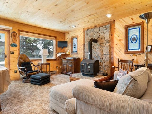 411 Kinnikinnick Rd, Grand Lake, CO 80447