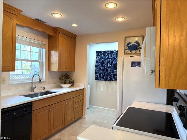 411 Harbour PT # 102