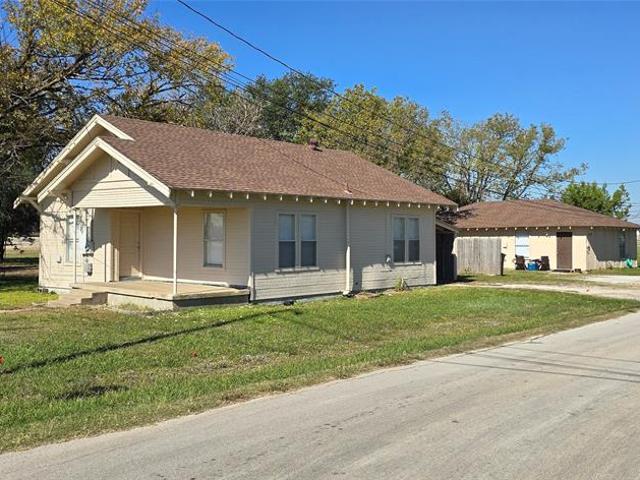 411 Hughes St, Sanger, TX 76266 | MLS #21106