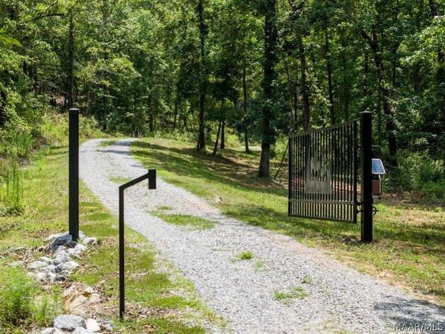 411 Oak Valley Rd, Deatsville, AL 36022