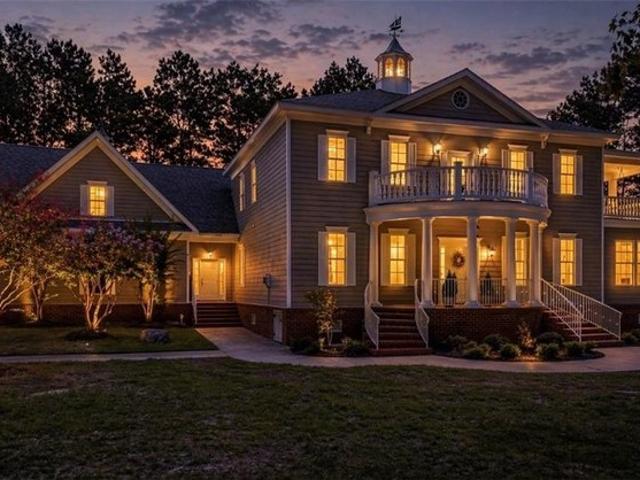 411 Lawnes Neck Dr, Smithfield, VA 23430