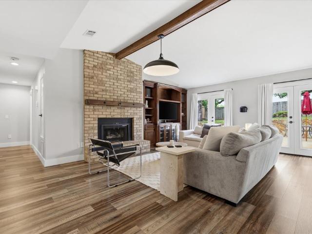 411 Lake Vista E