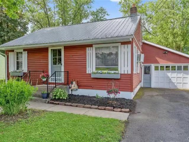 411 LAKE ST, CHITTENANGO, NY 13037 Single Family Residence For.