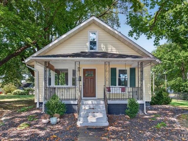 411 Livingston St, Carlyle, IL 62231