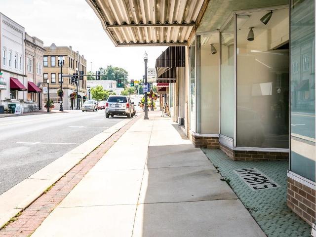 411 main st w