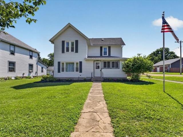 411 Main St, Leaf River, IL 61047