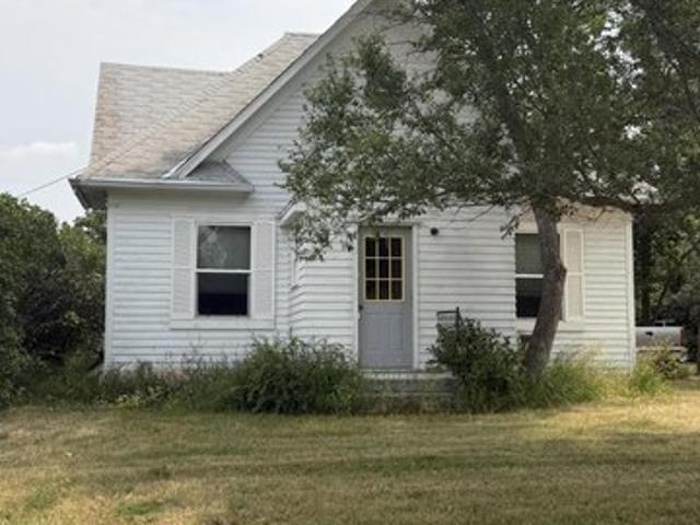 411 Meyer St, Columbus, ND 58727
