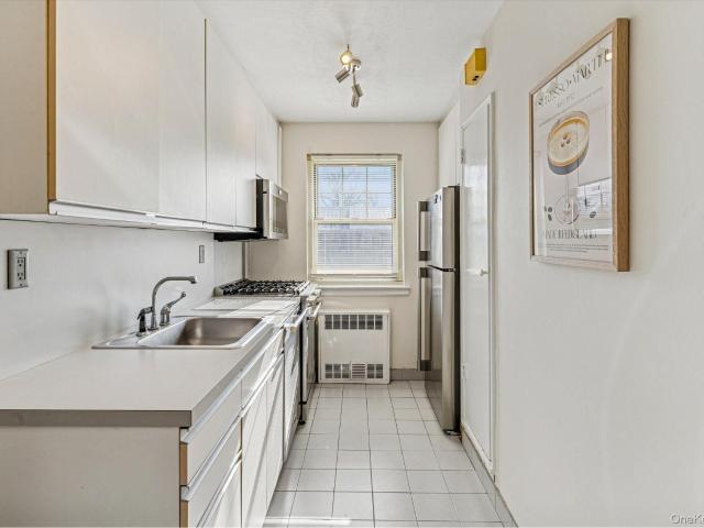 411 Merrick Rd, Unit B, Rockville Centre, NY 11570 | MLS #951491