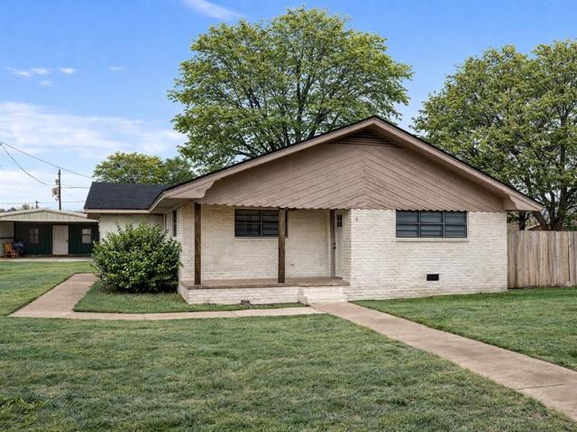 411 N 5th Ave, Munday, TX 76371 | Compass