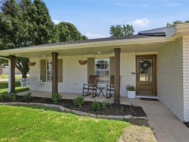 411 N 39th St, Rogers, AR 72756