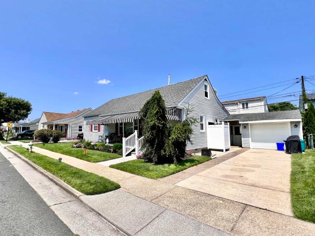411 N Delavan Ave