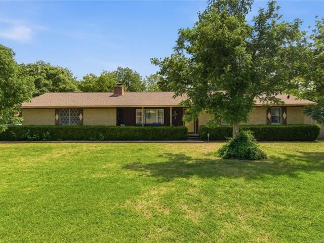 411 N Forest St, Jenks, OK 74037