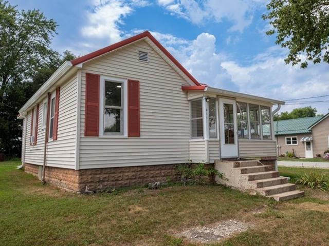 411 N Franklin St, Mentone, IN 46539