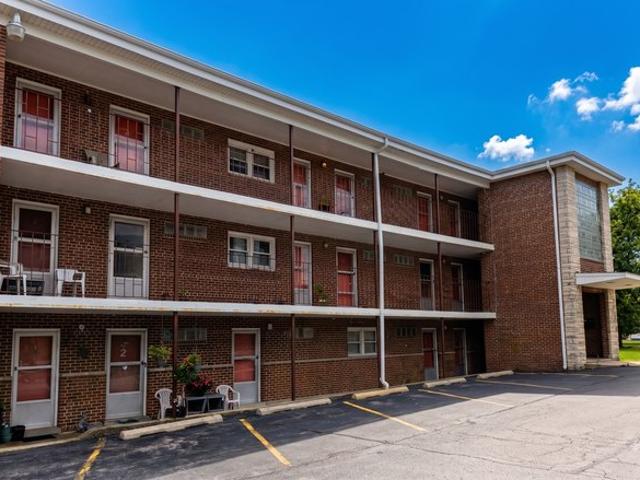 411 N Hicks Rd, Palatine, IL 60067