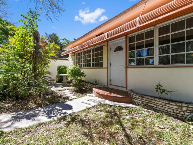 411 N Lakeside Dr, Lake Worth Beach, FL 33460 | MLS #R11166