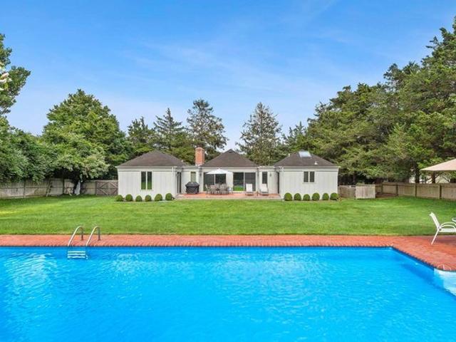 411 N Main St, Southampton, NY 11968