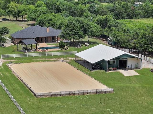 411 N Oak Branch Rd, Waxahachie, TX 75167