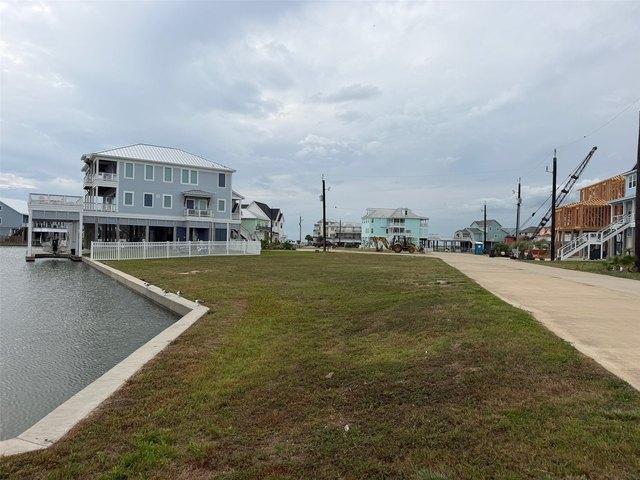 411 Neptune Cir, Tiki Island, TX 77554