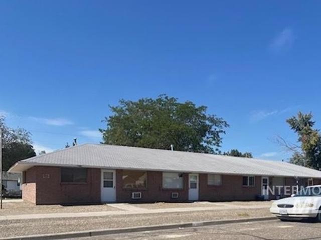 411 NW 1st St, Ontario, OR 97914