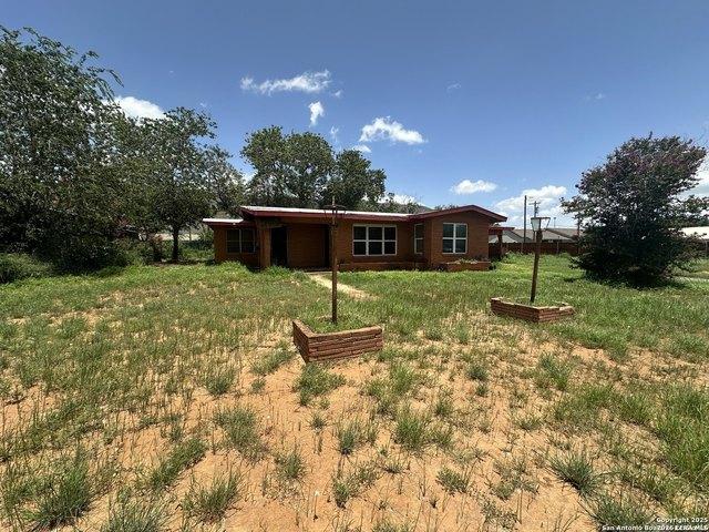 411 S Trevino St, Pearsall, TX 78061