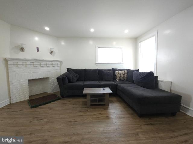 411 S Maple Ave, Lansdowne, PA 19050 | MLS #PADE2110