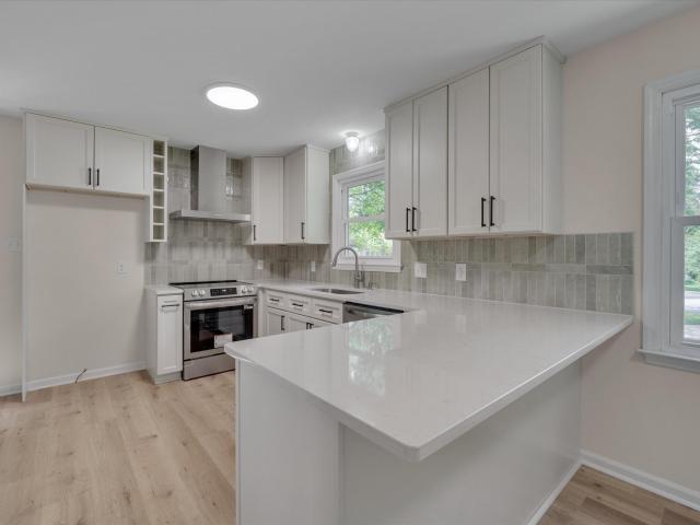 411 S Montreal Court