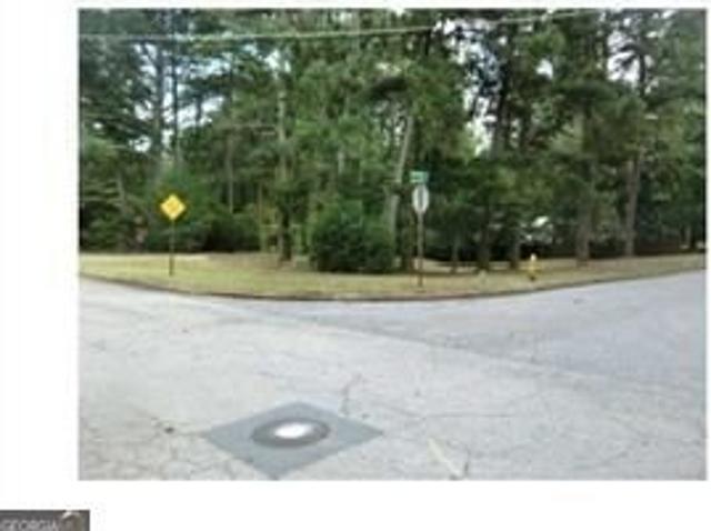 411 Safari Cir Unit 1, Stone Mountain, GA 30083