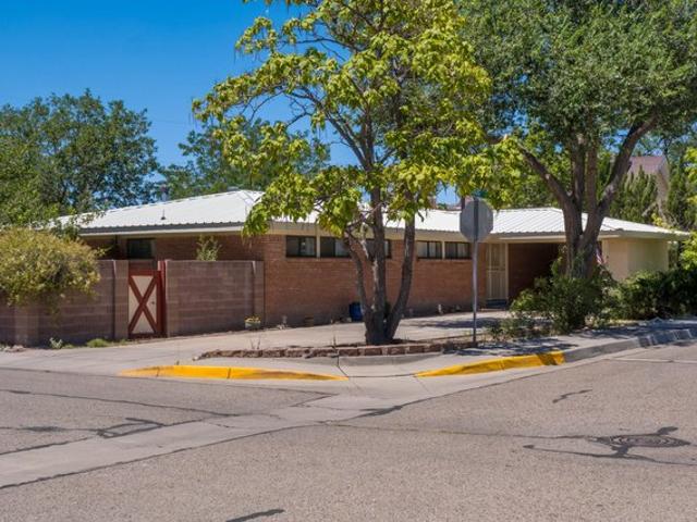 411 Schmidt Pl SW, Los Lunas, NM 87031