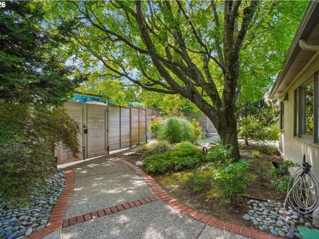 411 se 65th ave