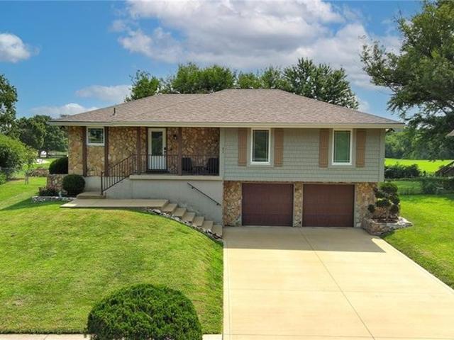 411 SE Claremont St, Lee's Summit, MO 64063