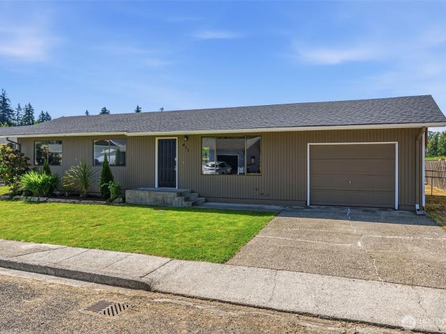 411 SE Brierwood Court