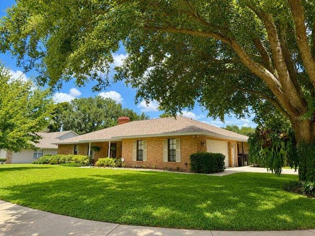 411 Summit Chase Dr, Valrico, FL 33594