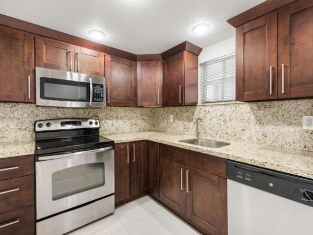 411 SW 37th Ave #3D, Miami, FL 33135