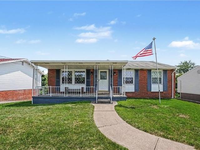 411 Palomino Dr, Oakdale, PA 15071