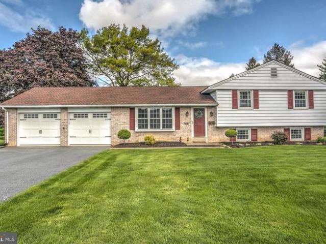 411 W Broad St, New Holland, PA 17557