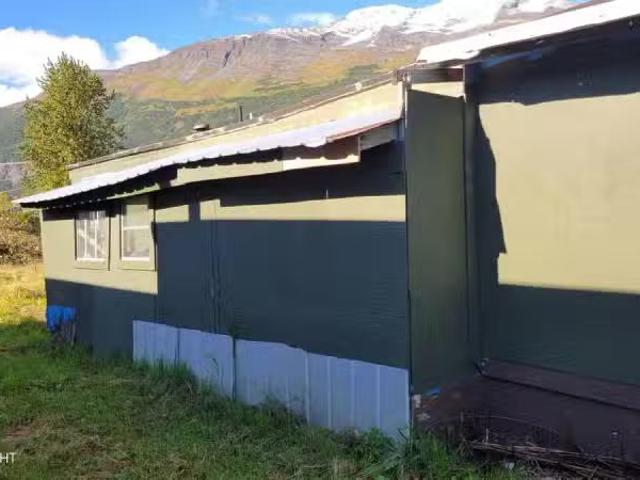 411 W EGAN DR SPC 23, VALDEZ, AK 99686 Single Family Residence.