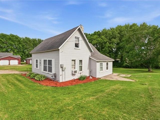 411 W Main St, Osakis, MN 56360