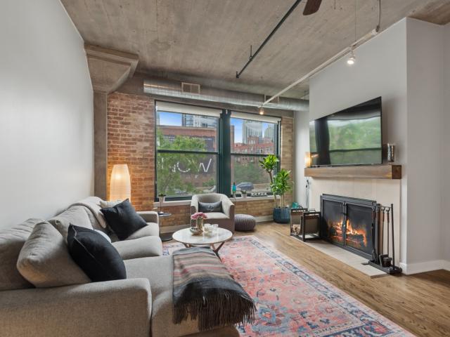 411 W Ontario Street # 312