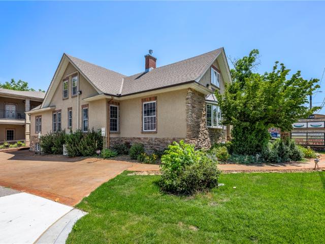 411 W Poplar Street 1