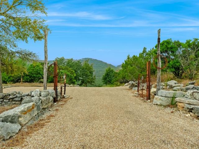 411 Valley View Dr, Pipe Creek, TX 78063 | MLS #121237 | Compass