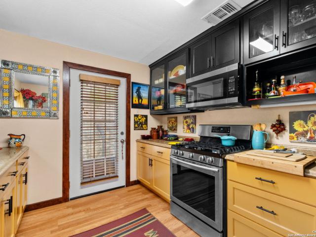 411 Valley View Dr, Pipe Creek, TX 78063 | MLS #1926