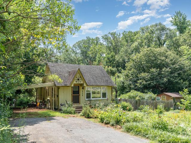 4124 Oakwood Rd, Charlotte, NC 28269 | MLS #4276 | Compass