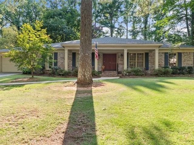 4124 Lakepoint Dr, Tuscaloosa, AL 35405