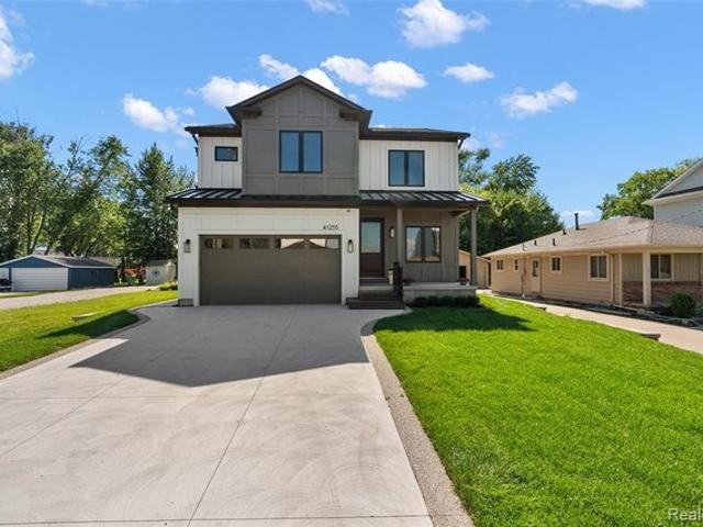 41255 Conger Bay Dr, Harrison Township, MI 48045