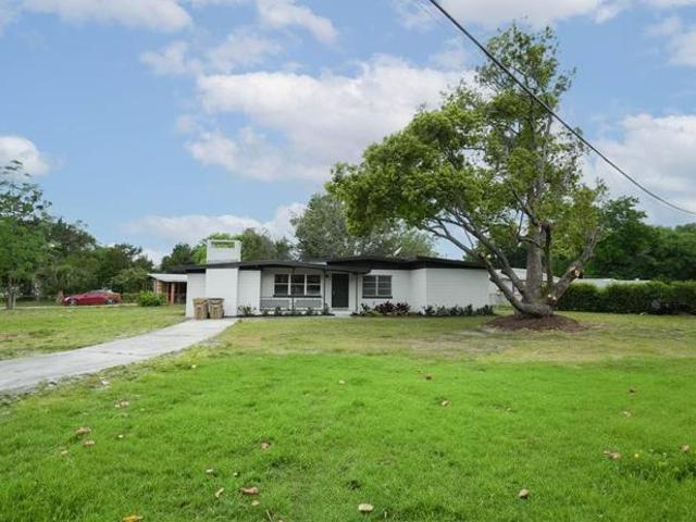 4125 Poinsettia Ave, Mount Dora, FL 32757