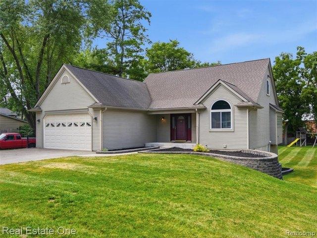 4125 Rural St, Waterford Township, MI 48329