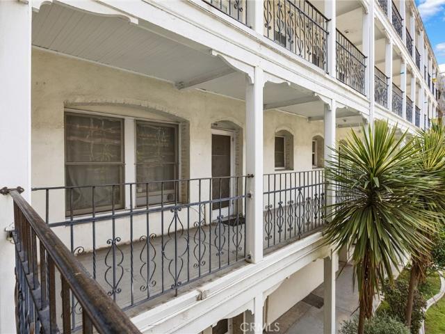 4125 S Figueroa St, Unit 202, Los Angeles, CA 90037 | MLS #OC26075