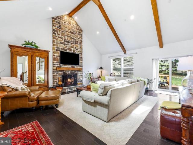 4126 Hedgehill Lane