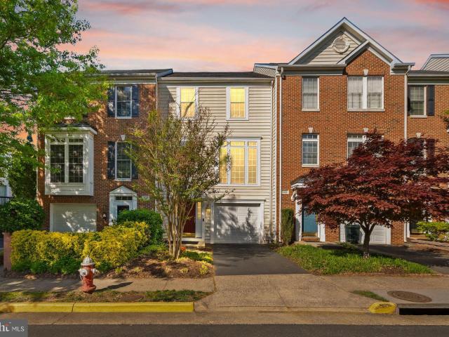 4127 Fairfax Center Creek Dr, Fairfax, VA 22030 | MLS #VAFX2304 | Compass